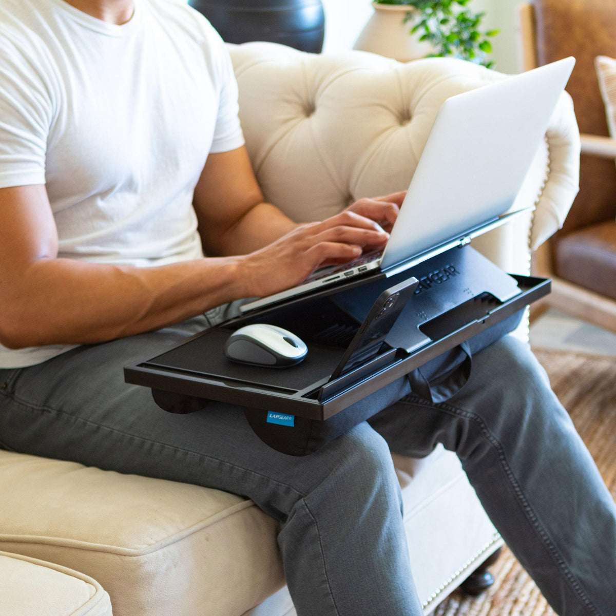 The Role of Technology in Facilitating Hybrid Work – LapGear®